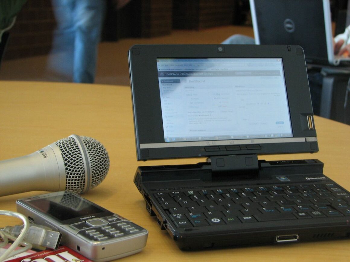 Fujitsu U820 Ultra-mobile PC (UMPC)