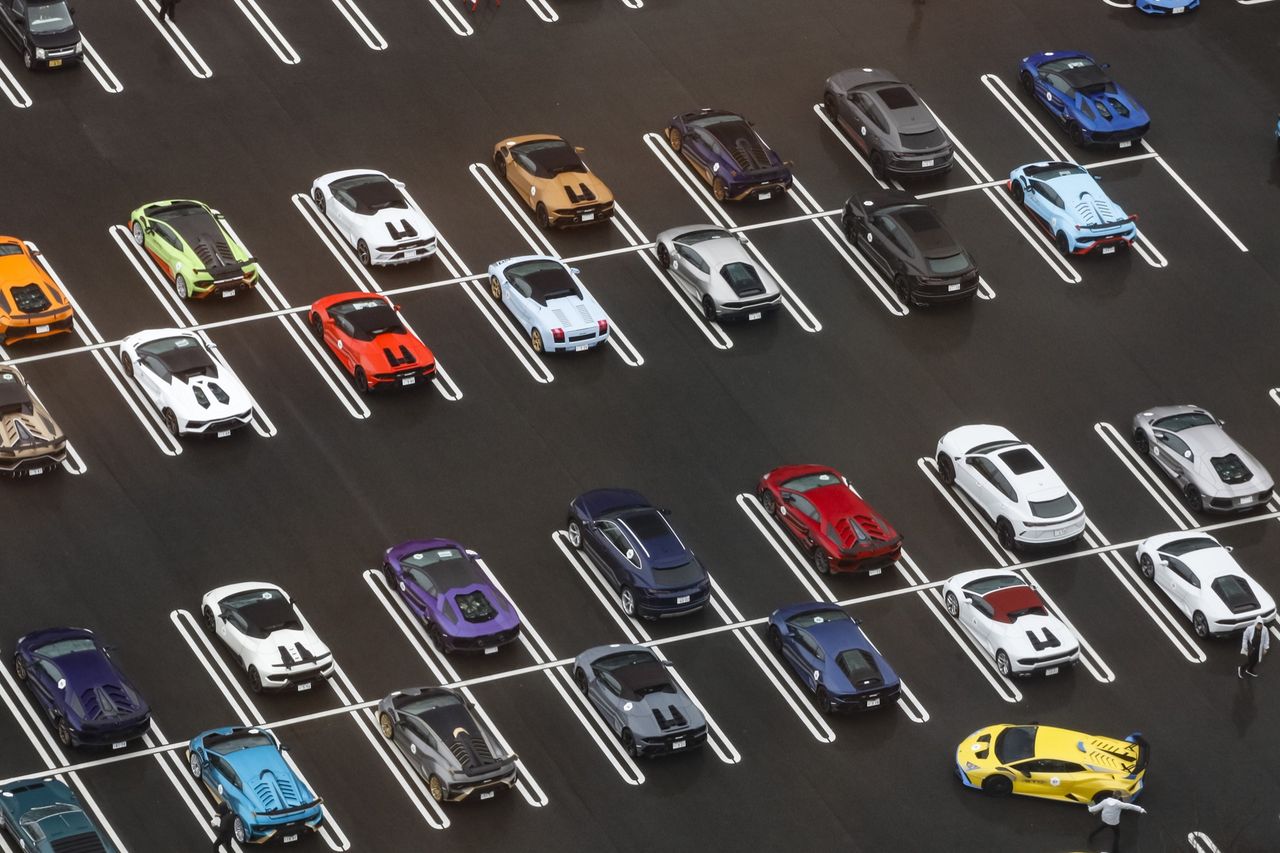 The world's largest parade with Lamborghinis - Gadget Advisor