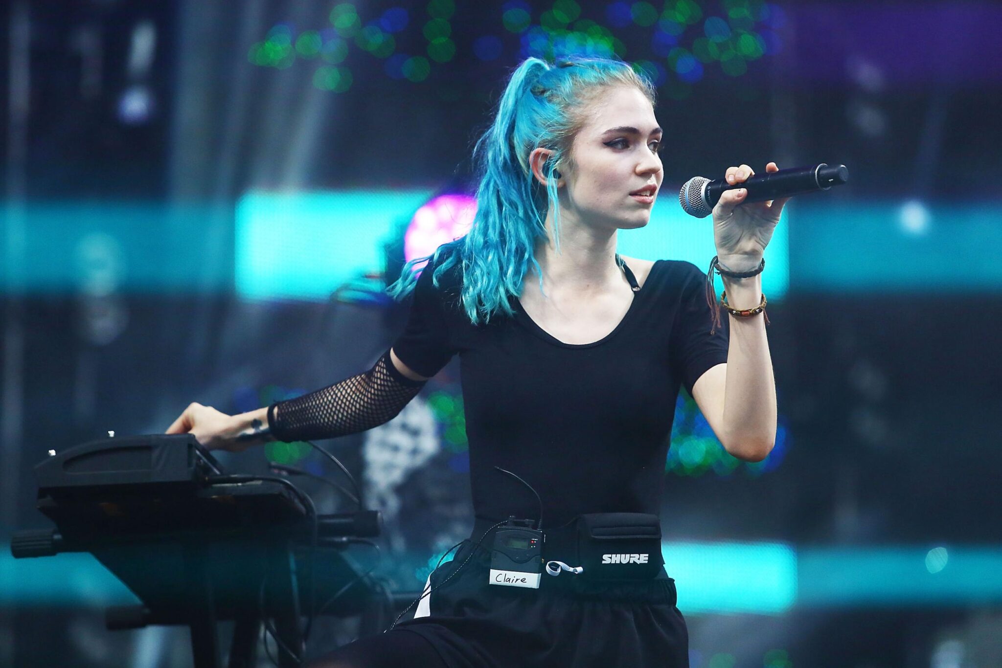Grimes embraces AI-generated songs using her voice - Gadget Advisor