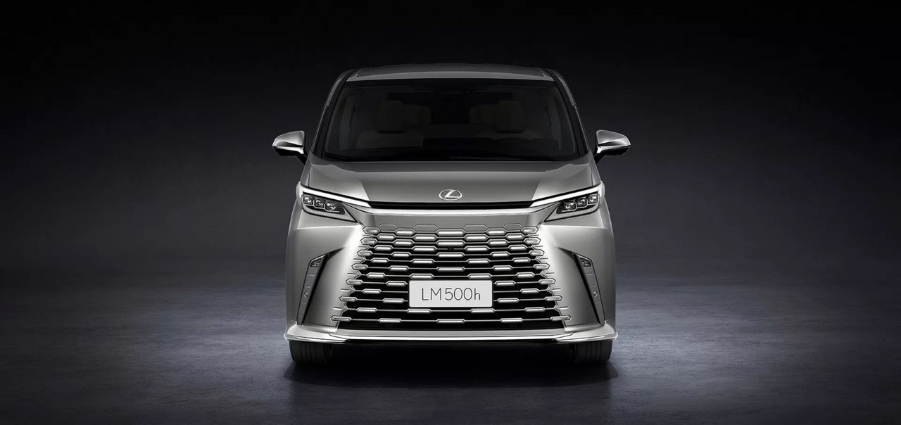 Lexus unveils new version of luxurious LM minibus limousine - Gadget ...