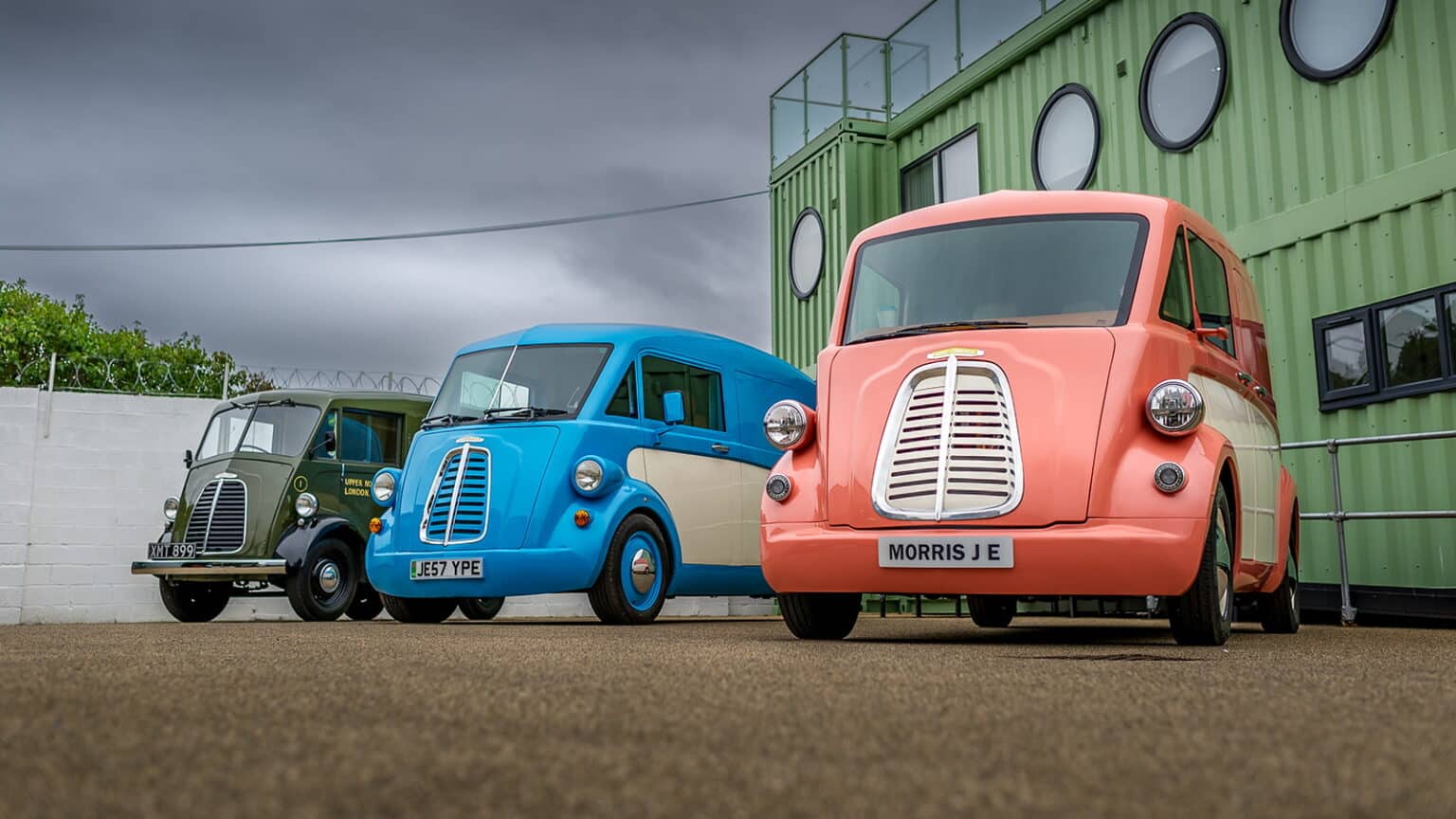 Jonny has driven the Morris bus - Gadget Advisor