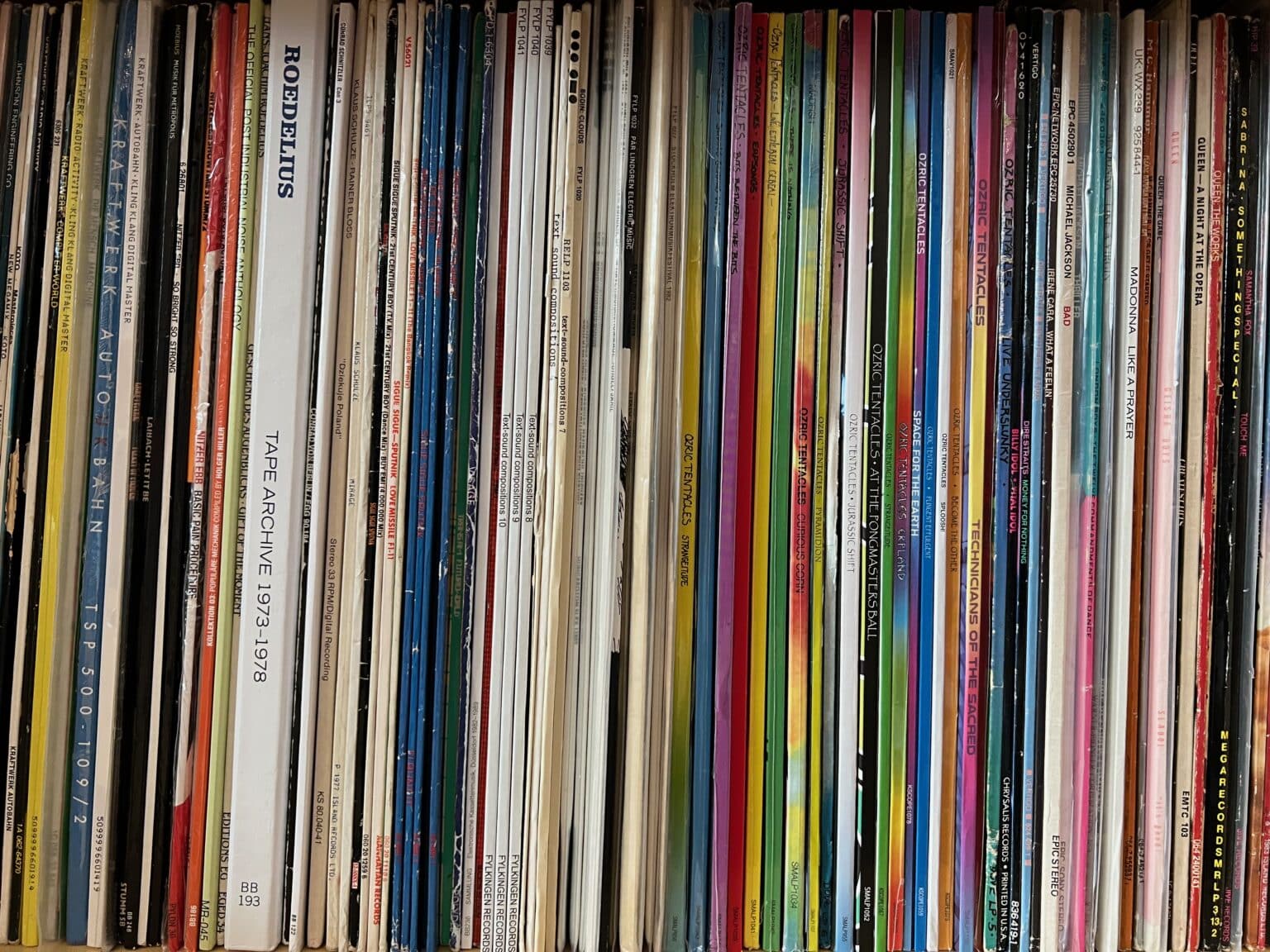 Half of those who buy vinyl records don't have a record player - Gadget ...