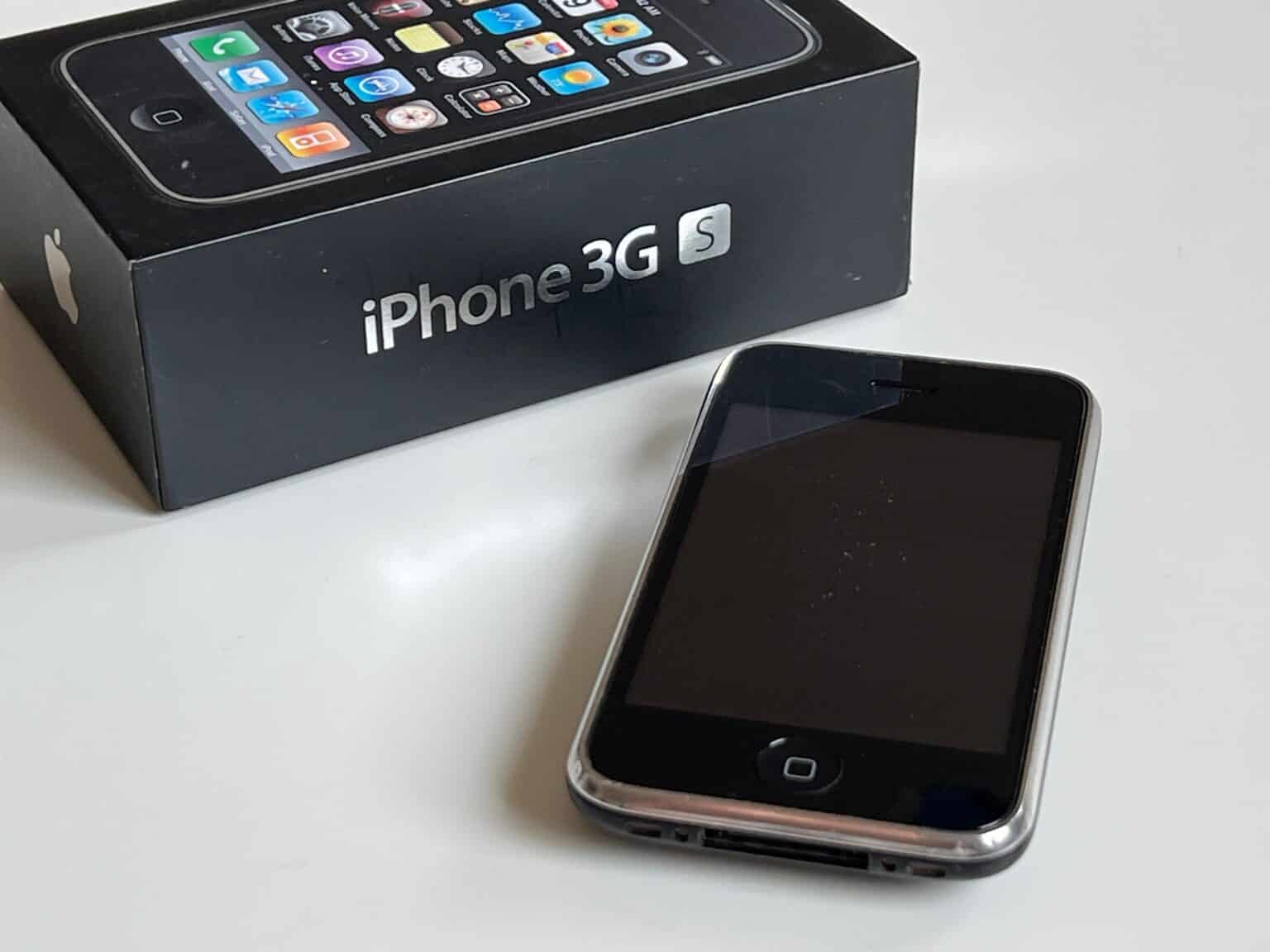 The iPhone Decades: iPhone Sales Per Year (2007-2027) - Gadget Advisor