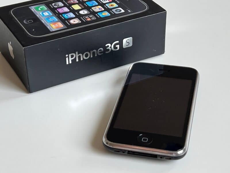 The iPhone Decades: iPhone Sales Per Year (2007-2027) - Gadget Advisor