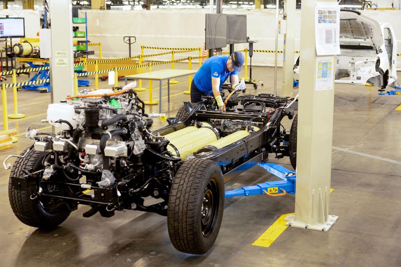Toyota Unveils First Prototype of Hydrogen-Powered Hilux - Gadget Advisor